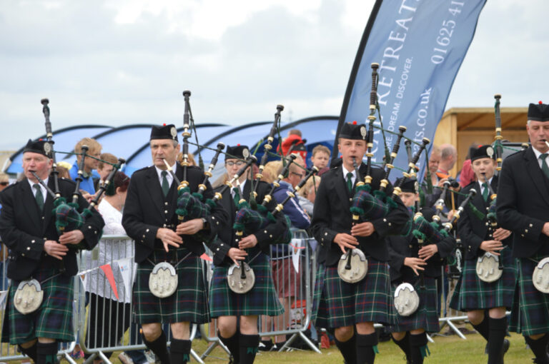 What can you expect to see at a Scottish Highland Games?